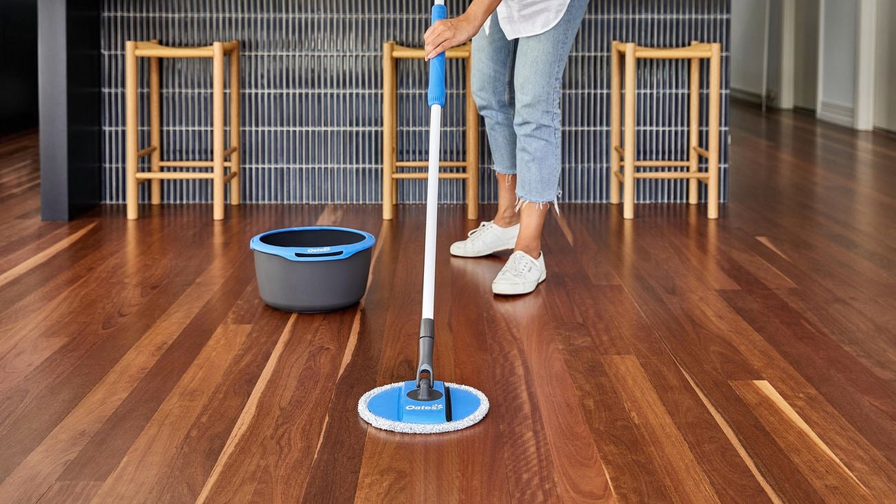 How To Use Oates Spin And Clean Compact Mop And Bucket - Bunnings New ...