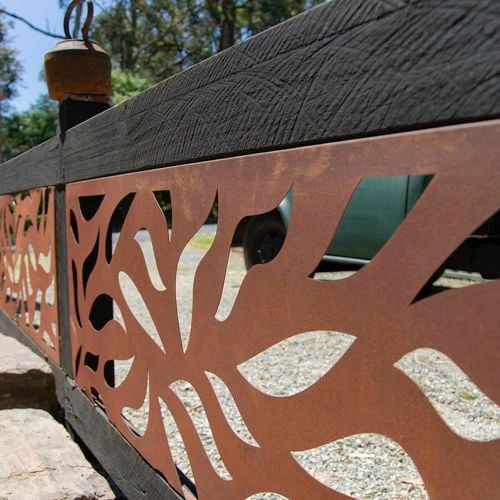 Tuscan Path 1800 x 900mm Rust Leaf Screen Panel - Bunnings Australia