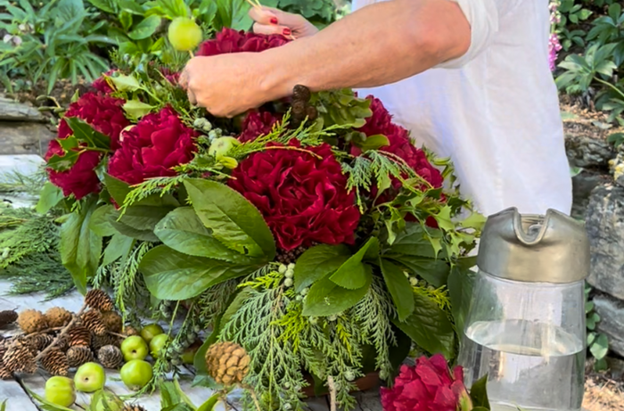 How to Create a Festive Table Centrepiece - Bunnings New Zealand