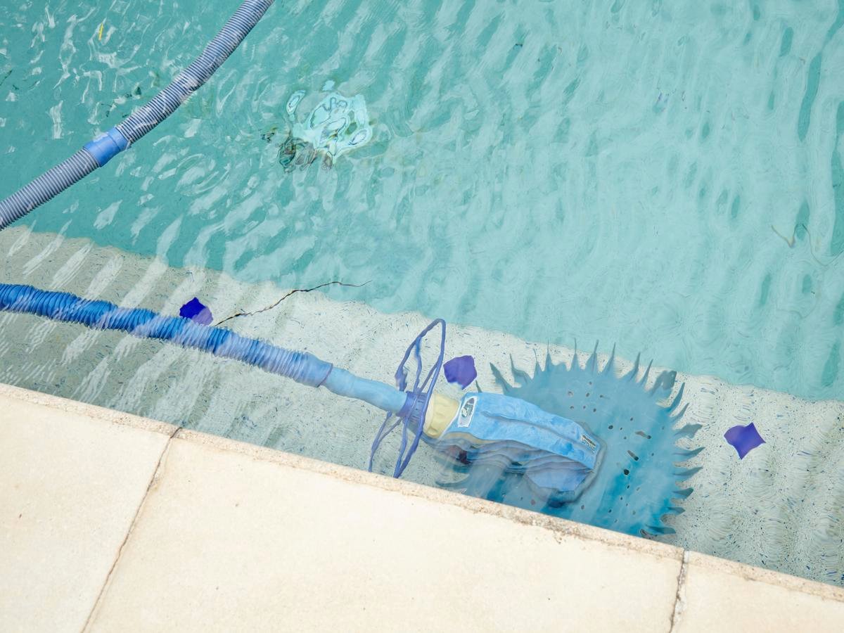 Pool & Spa Cleaning - Bunnings Australia