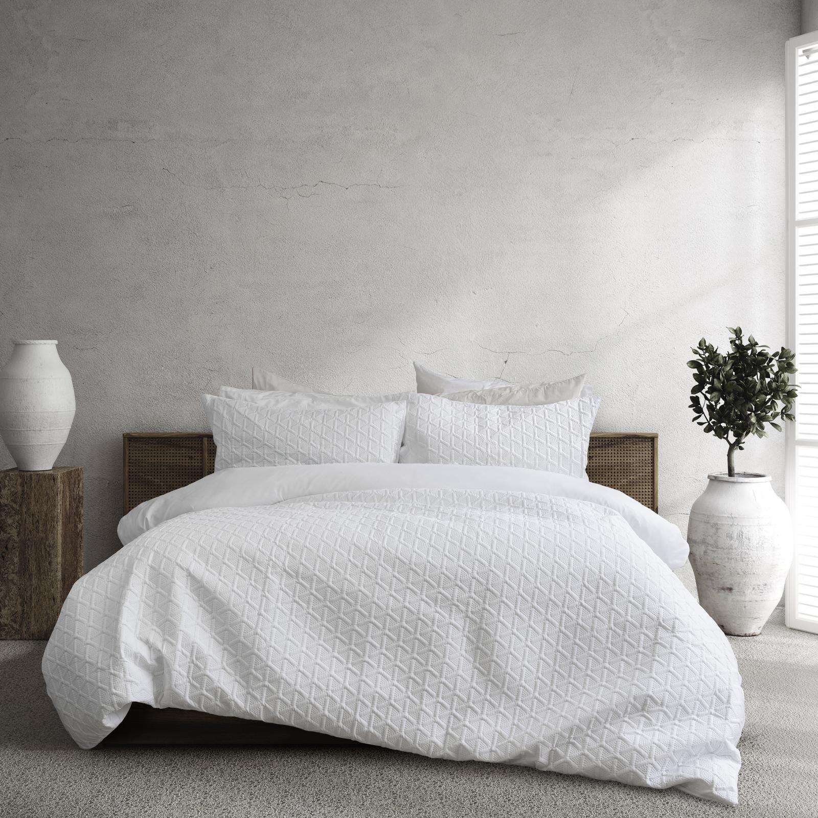 Ardor Boudoir Queen White Leonardo Embossed Quilt Cover Set - Bunnings ...