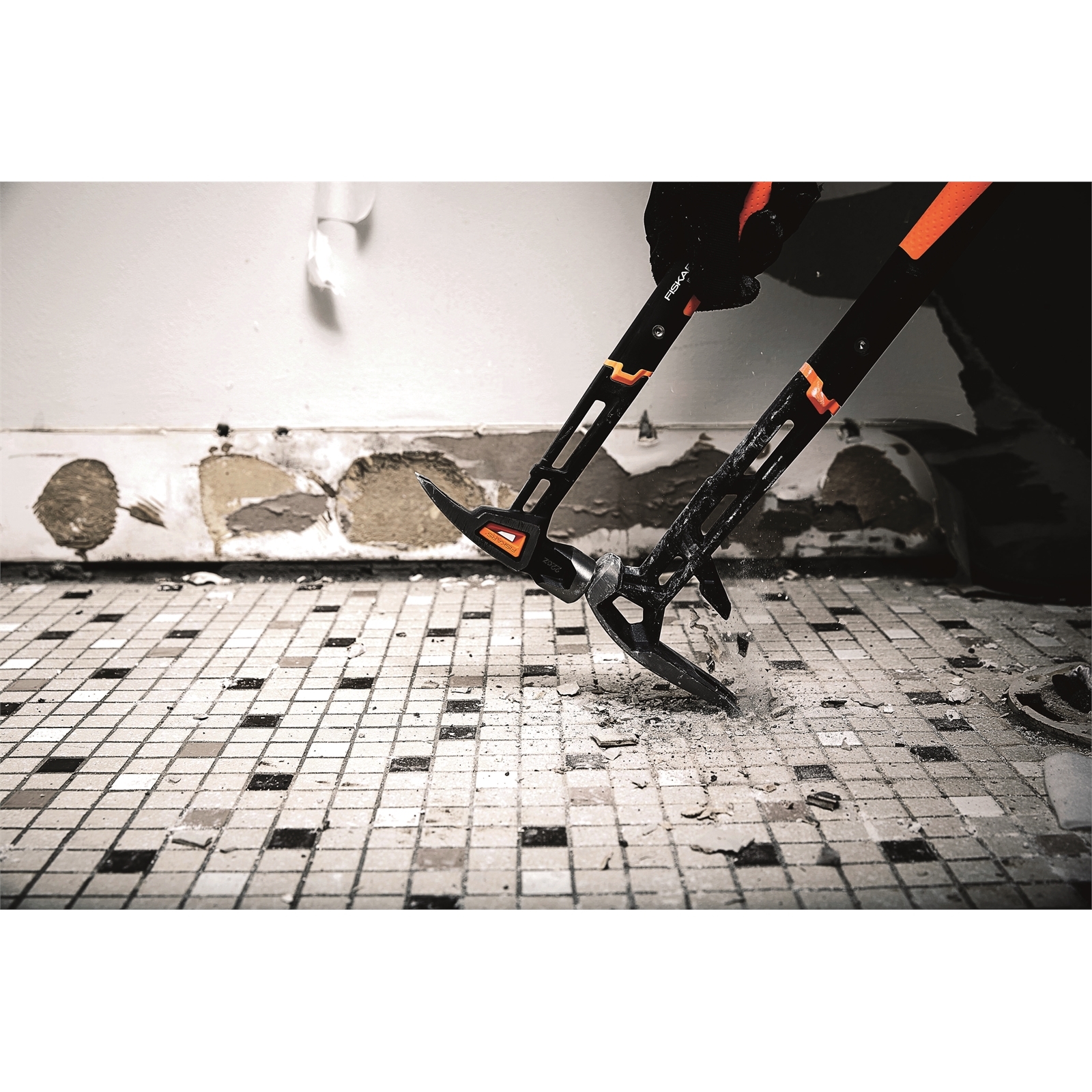 Fiskars Pro Isocore 2.4kg Demolition Tool - Bunnings Australia