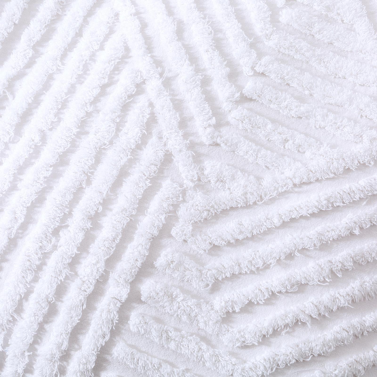 Dreamaker Cotton Vintage Washed Tufted Quilt Cover Set Evie - Bunnings ...